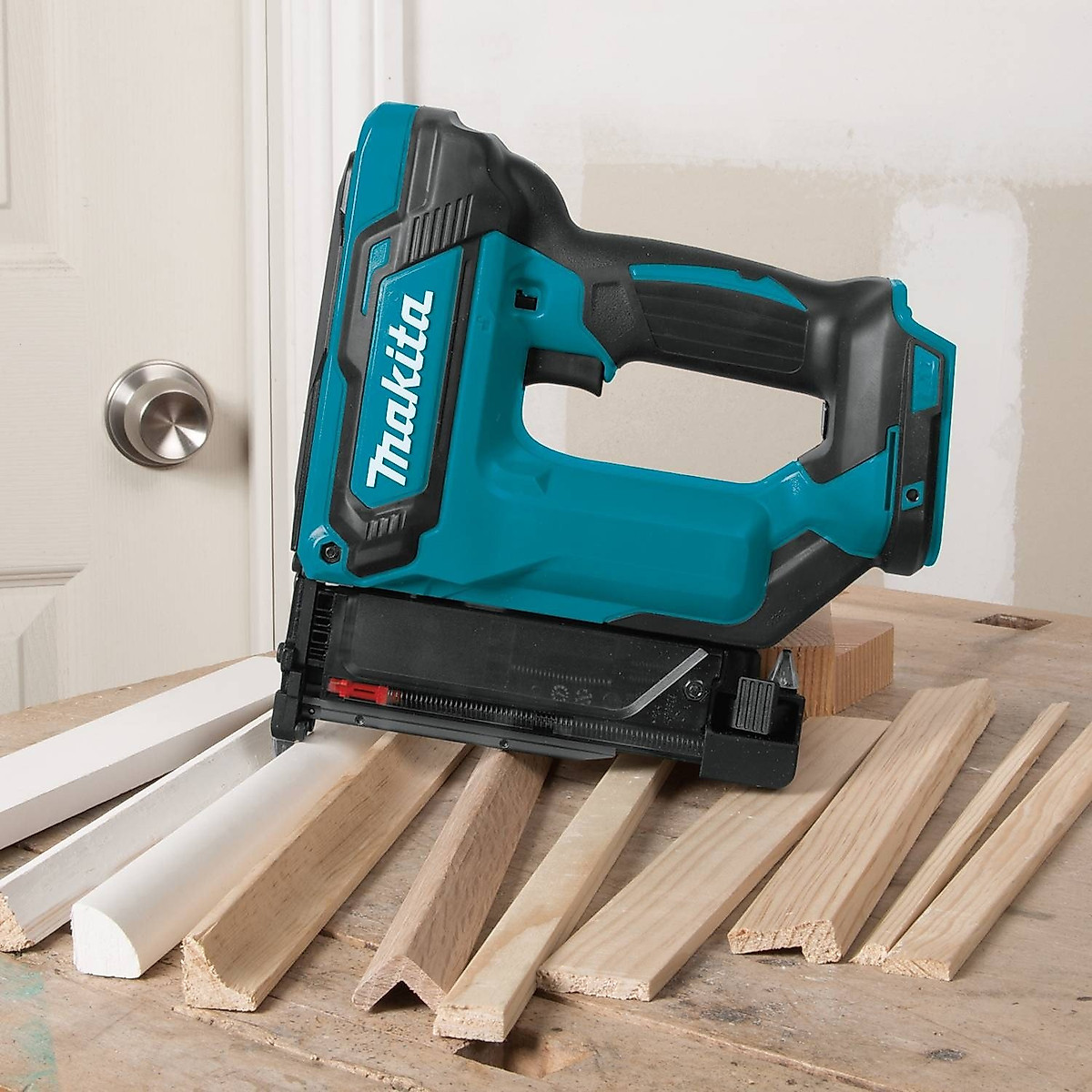 Makita XTP02Z 18V LXT Lithium-Ion Cordless 1-3/8" Pin Nailer, 23 Gauge, Tool Only