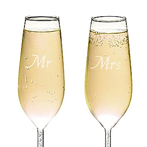 Juvale Set of 2 Mr and Mrs Champagne Glasses, His and Hers Wedding Day Toasting Flutes for Bride and Groom Newlyweds, Engagement, Wedding and Bridal Shower Gifts (8oz)