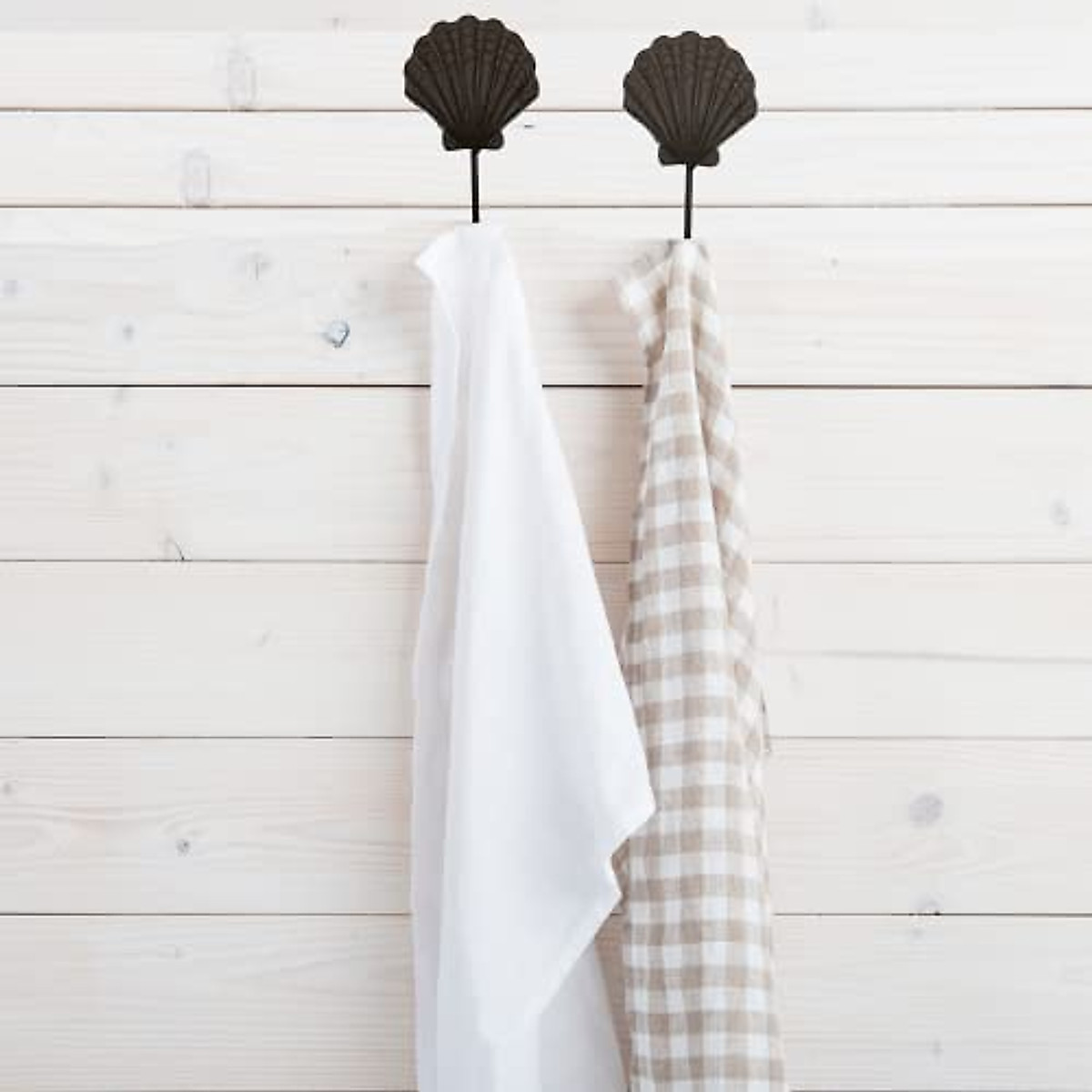 Needzo Cast Iron Rusted Seashell Wall Hook, Nautical Themed Decor for Beach House, Lake House, or Home, Rustic Hooks for Towels, Keys, Coats, and More,7.25 Inches