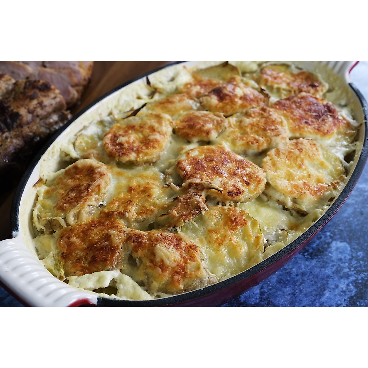 1.58 Qt Enameled Cast Iron Oval Roaster, Casserole Dish, Lasagna Pan, Deep Roasting Pan, for Cooking and Baking - Small 13.4" x 8.46" - Red