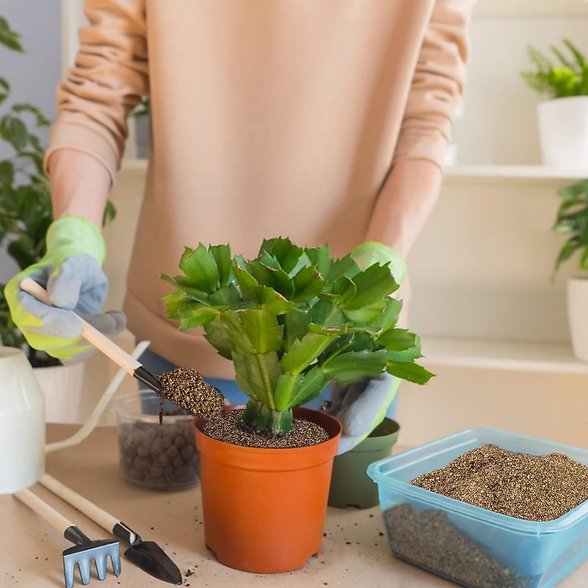 Sukh 26OZ Vermiculite - Organic Vermiculite for Plants Fine Horticultural Vermiculite Soil Amendments Vermiculite Bulk Soil Additive Perfect for Potted Plants and Garden Professional Grade 1-3mm