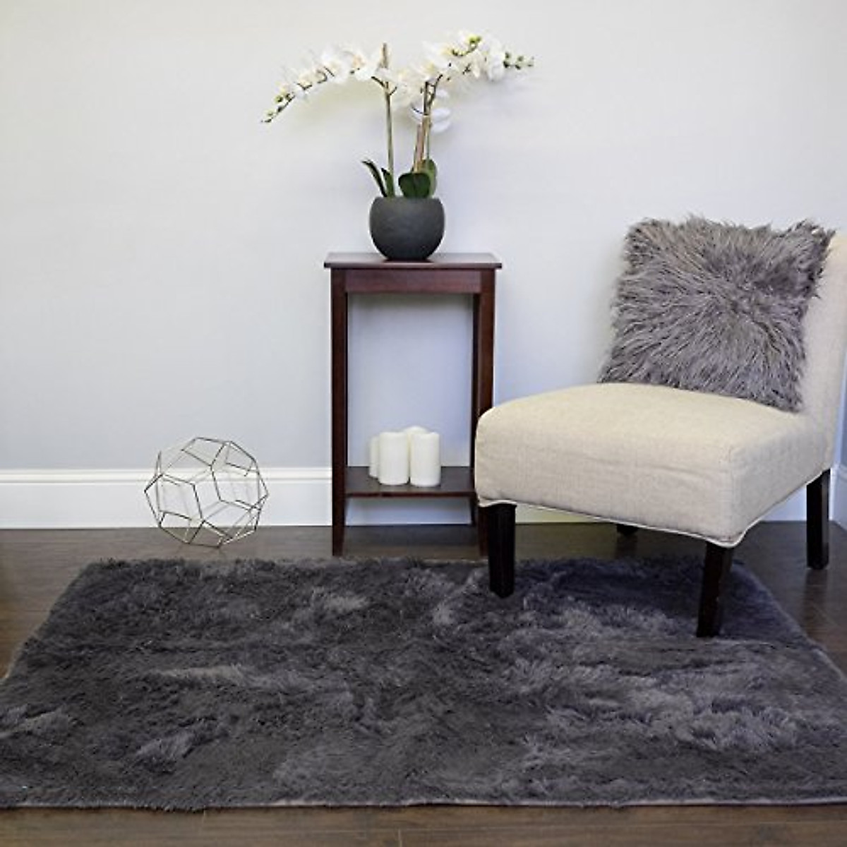 Faux Fur Area Rug Decorative 4' x 5' Ultra Soft and Luxurious Cruelty Free Eco Friendly Shag Non Skid Premium Floor Cover for Living Room, Dining Room, Bedroom, and more!, Gray