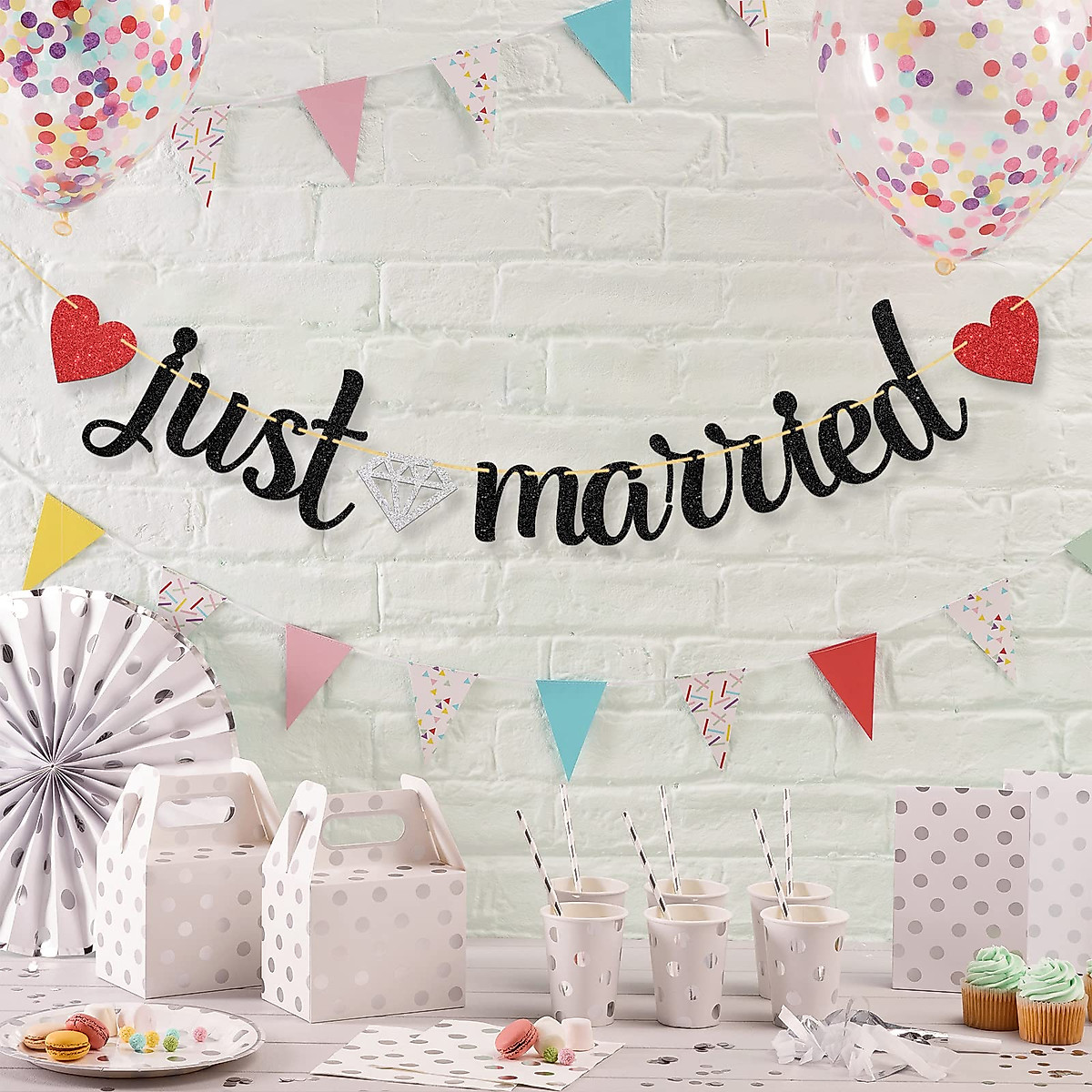 Just Married Banner, Wedding/Engaged Party Decorations, Shining Bridal Shower Banner, Mr And Mrs Romantic Wedding Party, Black Red