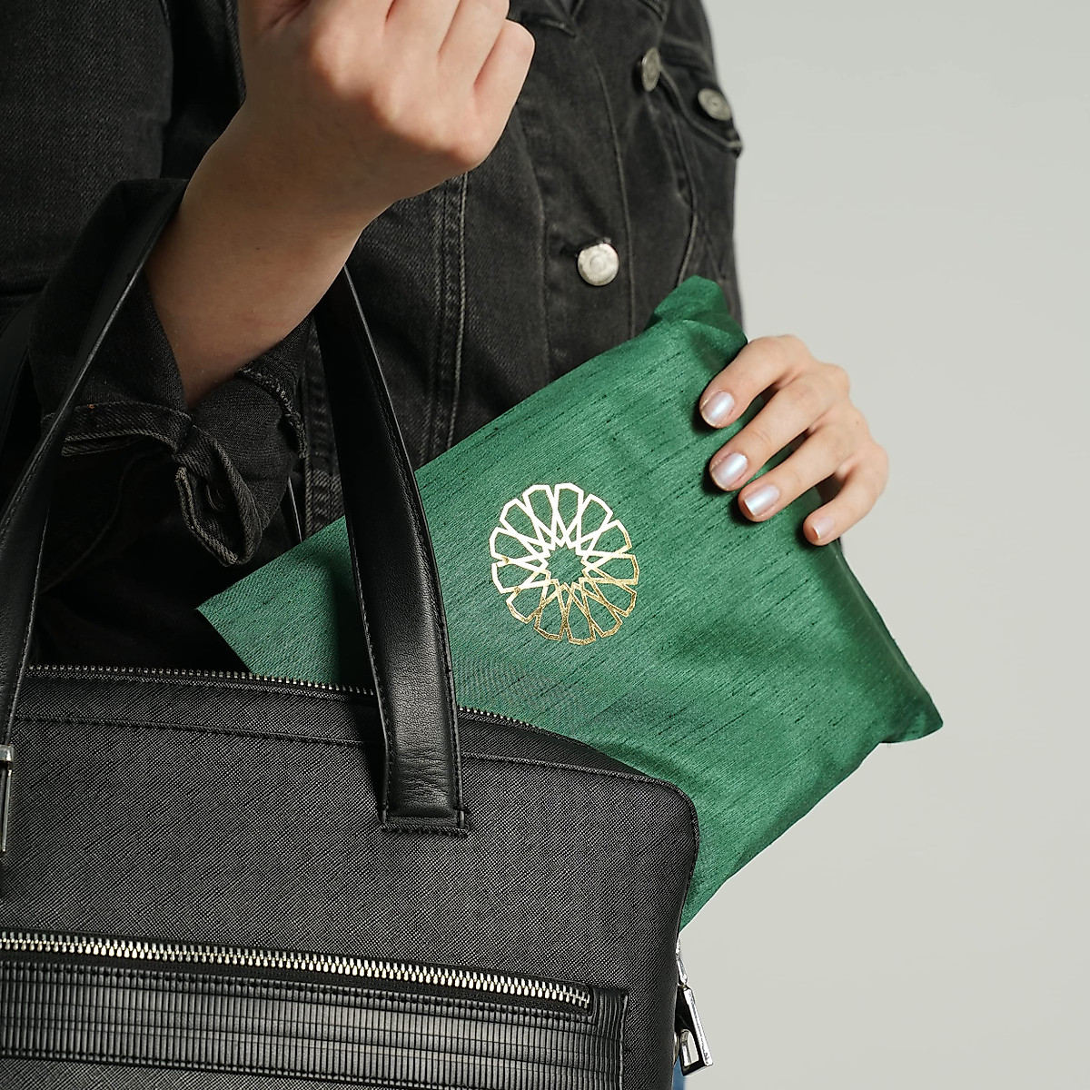 SAQENZA Muslim Prayer Rug - Prayer Mat with Travel Bag, Prayer Beads - Muslim Gifts - Ramadan Gifts for Men, Women and Kids - Islamic Gifts (Green-2)