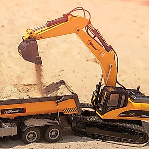 Top Race Remote Control Dump Truck Toy - 1:14 Scale Heavy-Duty Construction Vehicle with 7 lb Load Capacity, Strong Engines and Rubber Tires - RC Dump Truck for Kids - Realistic Construction Fun