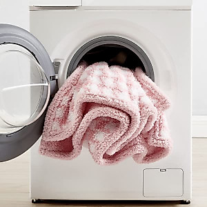 Betsey Johnson- Throw Blanket, Ultra Soft Plush Sherpa Home Décor, Reversible All Season Bedding (Houndstooth Pink, 50 x 60)