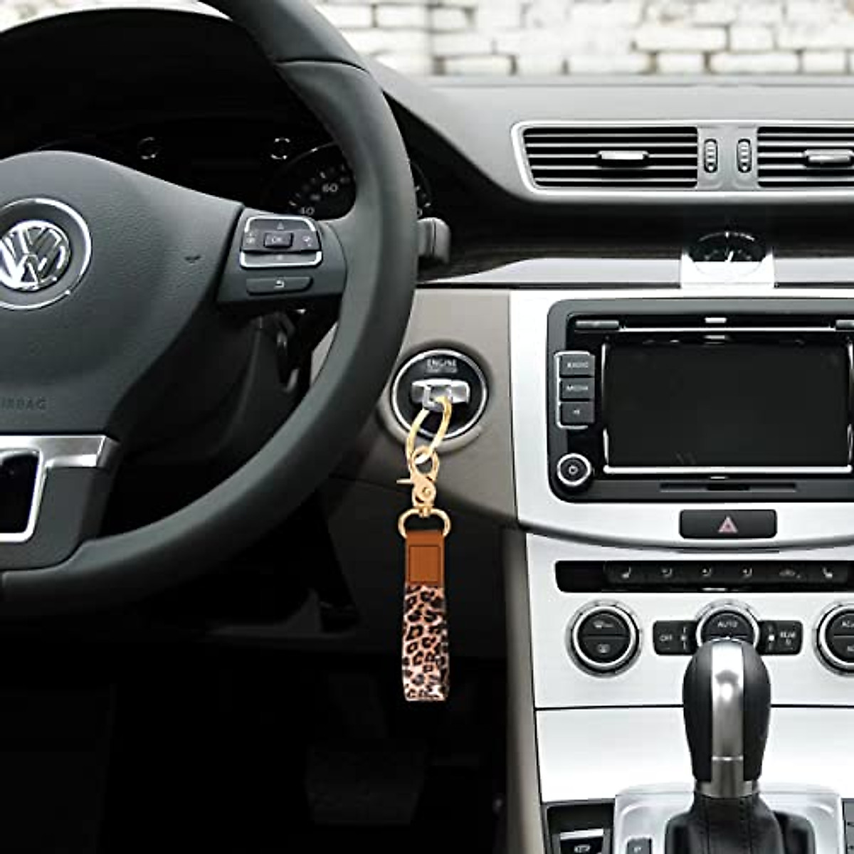 Handlein Key Ring Bracelet ，Mini Keychain Bracelet for Women，Key Rings for Keychains Holder Car ID Badges Card Wallet Phone Camera.（Leopard）