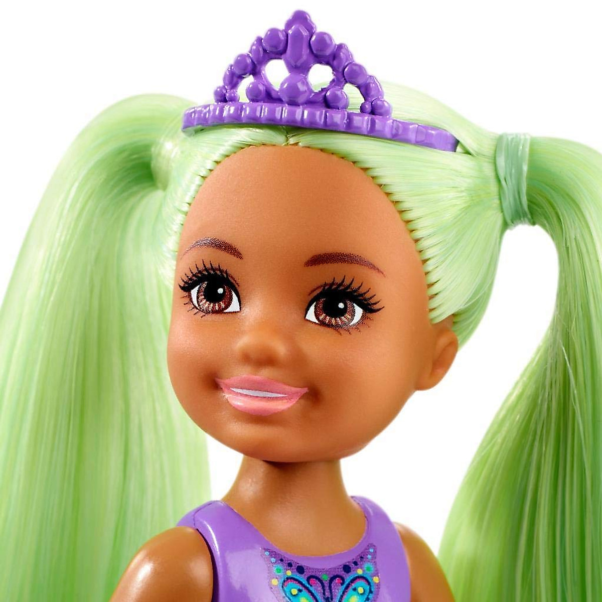 Barbie Dreamtopia Chelsea Sprite Doll, 7-inch, with Green Hair Wearing Fashion and Accessories, Multi (GJJ95)