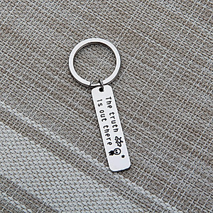 PLITI The Truth is Out There Keychain UFO Alien Lover Inspirational Jewelry Gift (The Truth is out there Key)