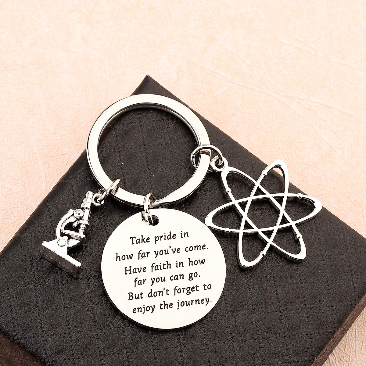 FUSTMW Science keychain Chemistry Science Gifts Atom Microscope Keychain Scientist Physicist Chemist Graduation Gift Biology Jewelry Science Lovers Gift (Science keychain)