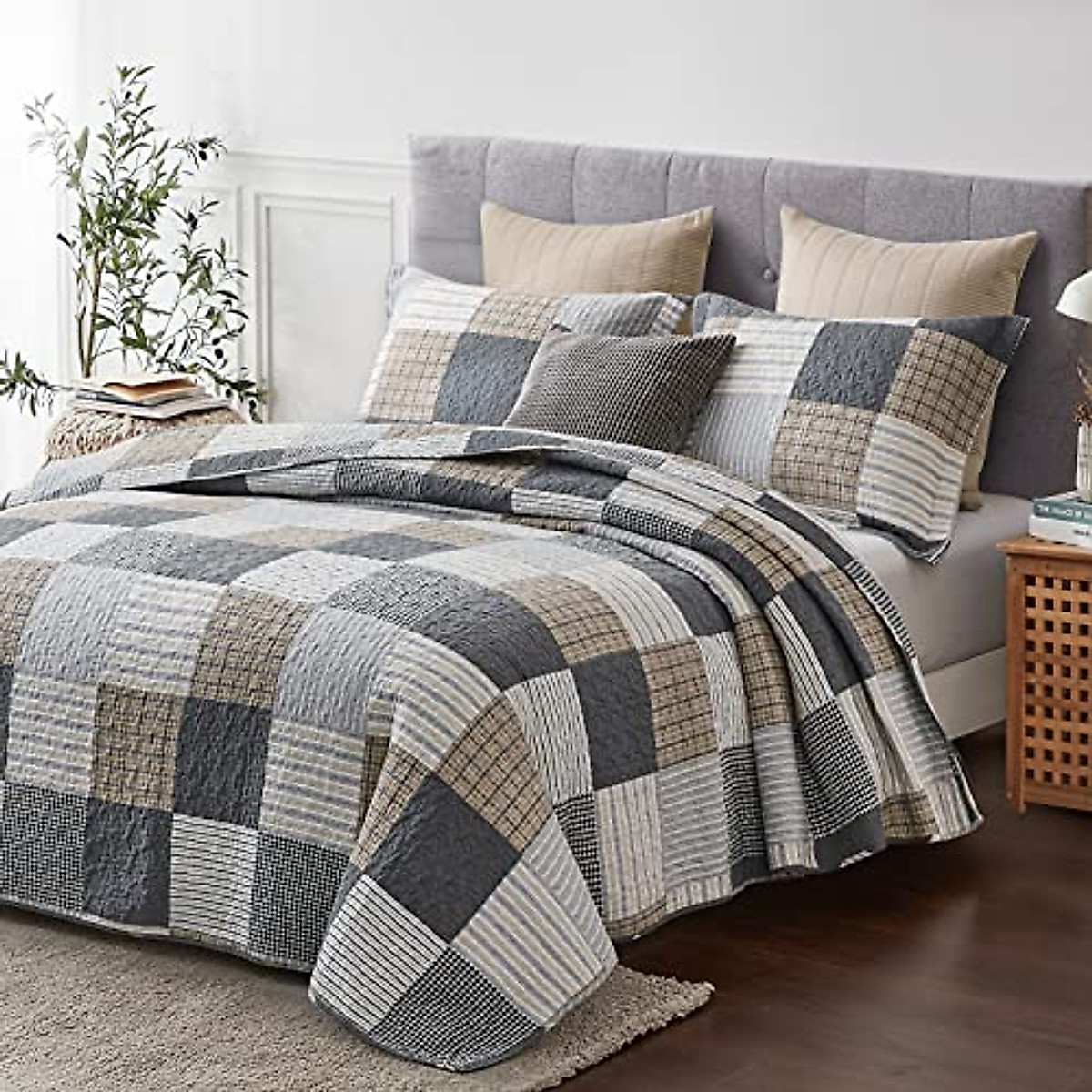 Finlonte Quilts Queen Size, 100% Cotton Lightweight Bedspread, Grey Brown White Plaid Patchwork Soft Reversible Queen Quilt Set for Bed All Season, 3-Pieces