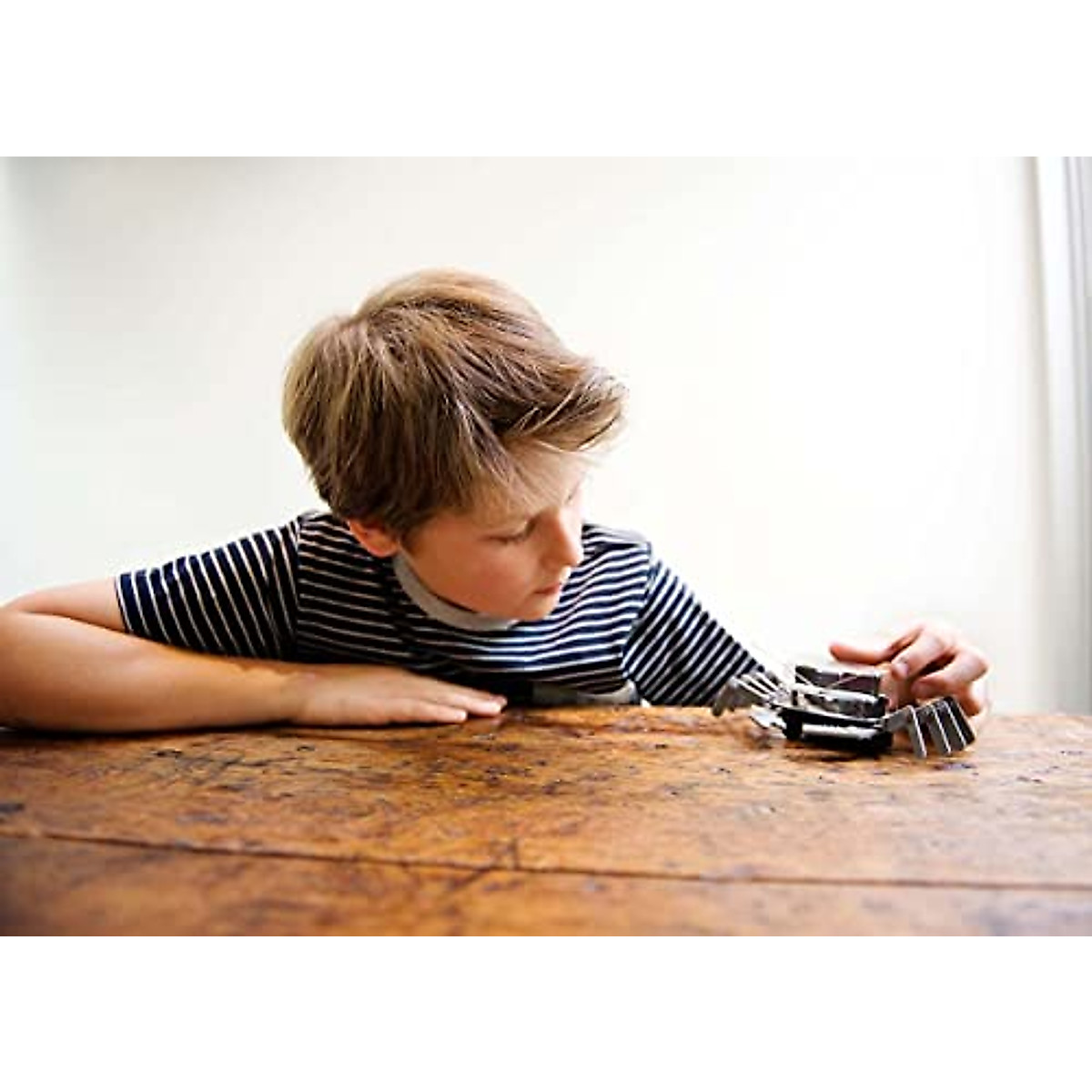 4M 5576 Table Top Robot - DIY Robotics Stem Toys, Engineering Edge Detector Gift for Kids & Teens, Boys & Girls (Packaging May Vary)