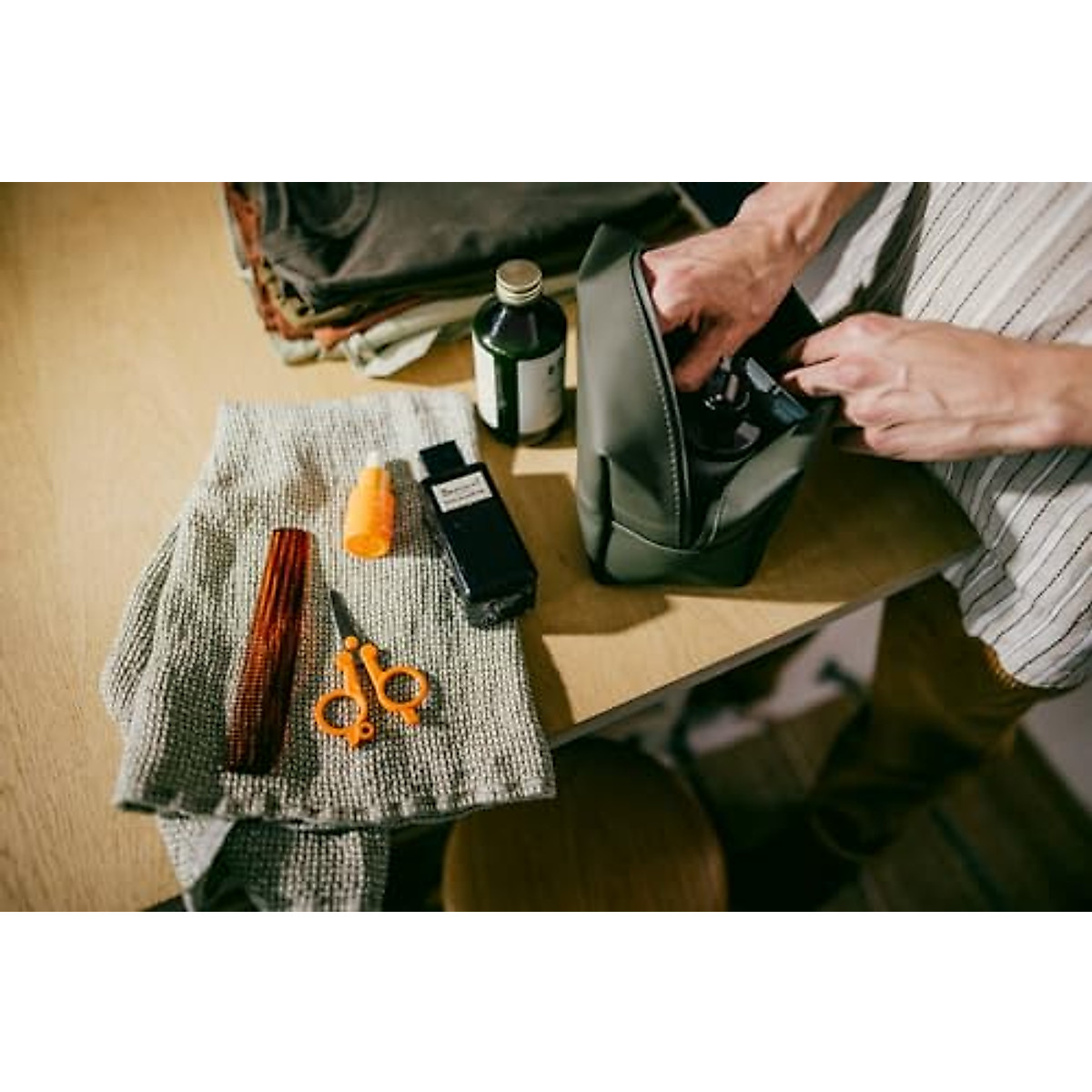 Fiskars 6411501951236 Foldable Scissors, Length: 11 cm, for Right-and Left-Handed Users, Stainless Steel Blade/Plastic Handles, one, Orange