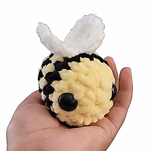 Handmade Crochet Mini Bee Stuffed Animals, Small Plushies, Toy for Kids