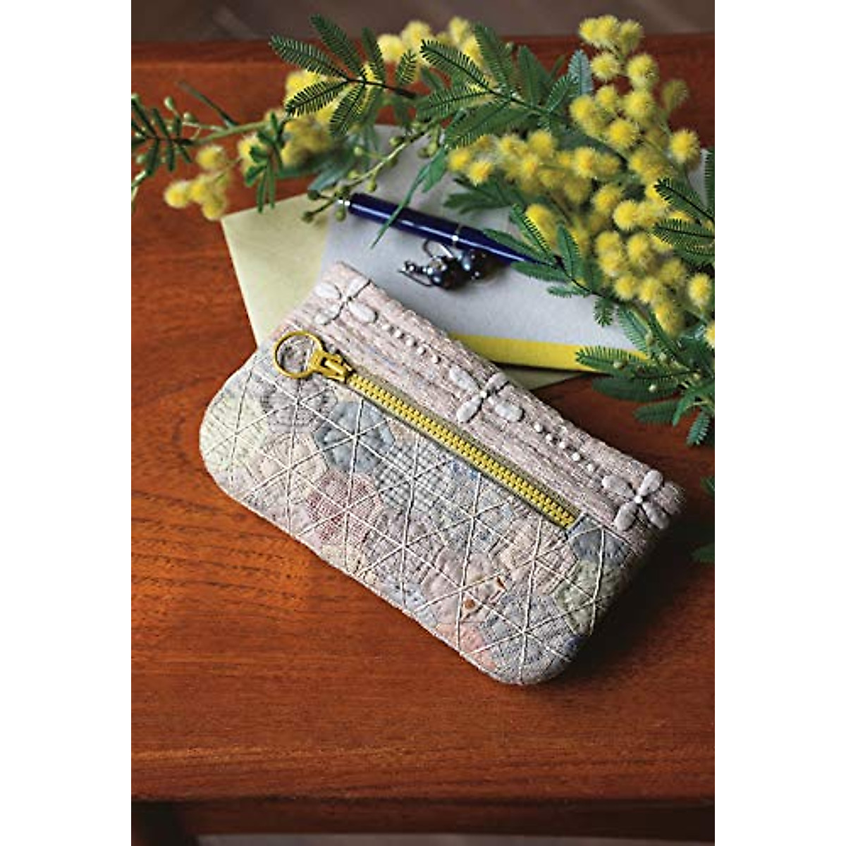 Yoko Saito's Handheld Patchwork Treasures: Perfectly Small and Lovely Projects