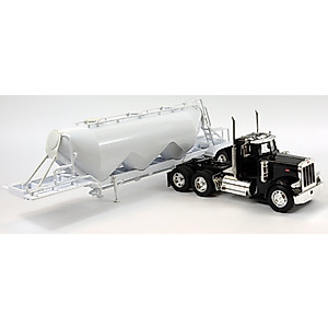 New-Ray Toys 1:32 Scale Peterbilt 379 with Pneumatic Trailer