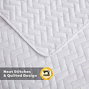 Maple&Stone Summer Quilt Set Queen Size, Lightweight White Bedspread Ultrasonic Chevron Pattern Light Coverlet for All Season Comforter Bedding Decor - 3 Piece Full Bed Cover Sets