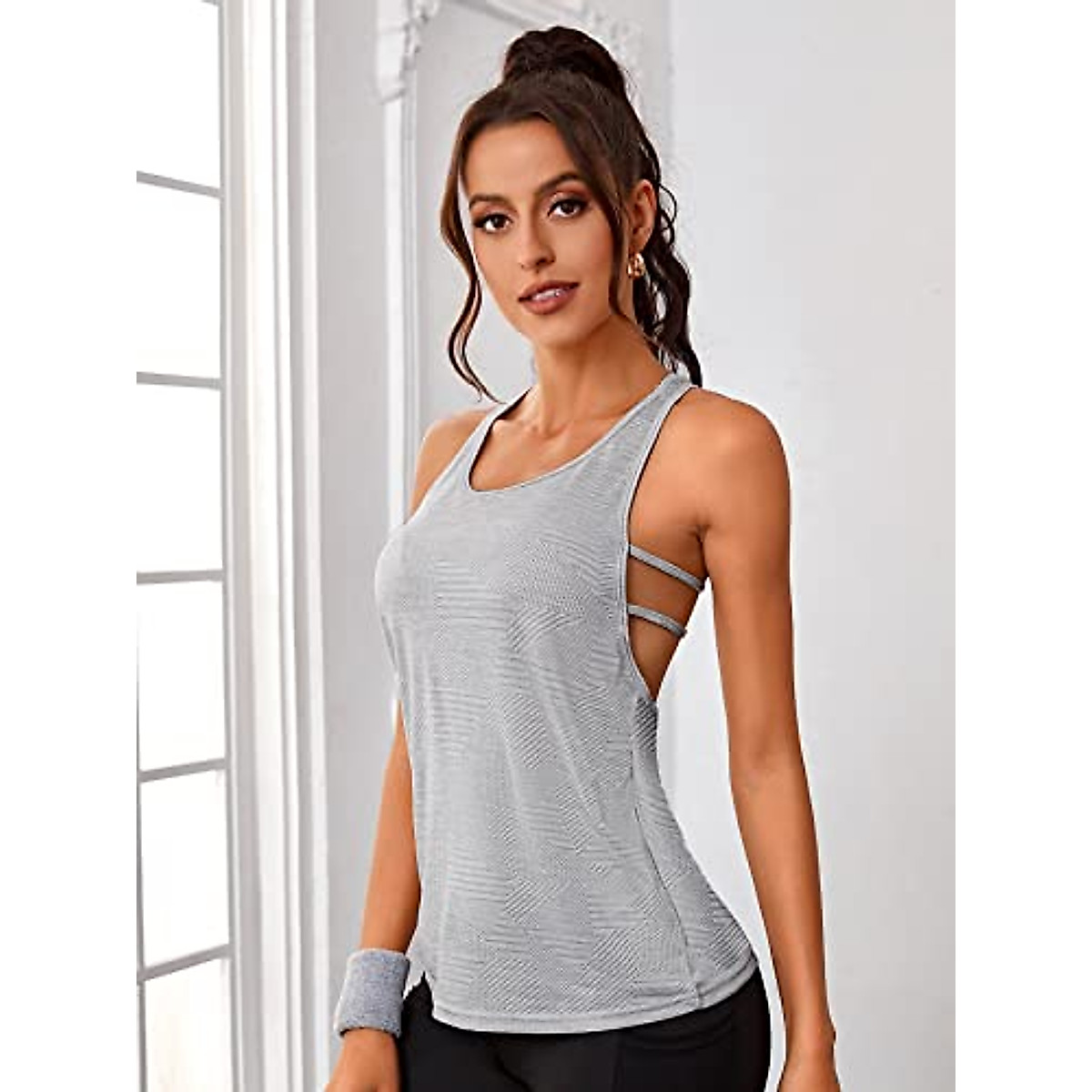 SweatyRocks Women's Activewear Cut Out Back Workout Tank Top Sleeveless Athletic Yoga Tops Light Grey M