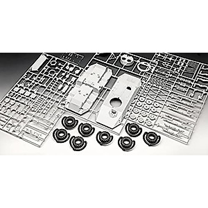 Revell RV03321 03321 SpPz2 Luchs Tank Plastic Model kit 1:32 Scale & 3D Puzzle Diorama, Unpainted