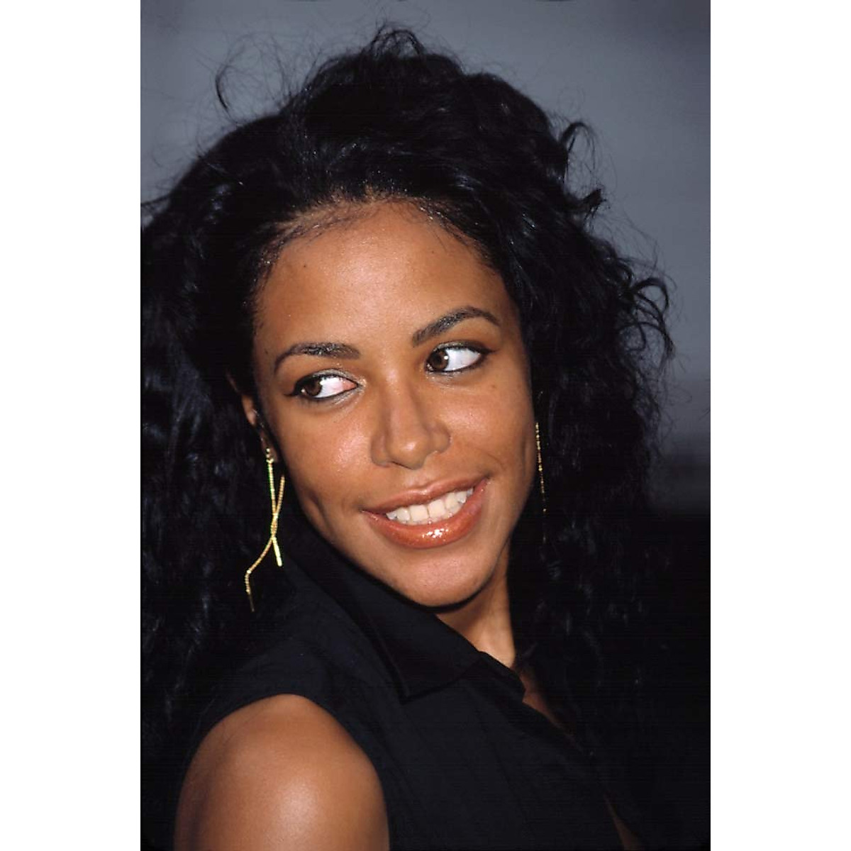 Posterazzi Poster Print Collection EVCPSDAALICJ005 Aaliyah at The Premiere of The Others NYC 822001 by Cj Contino. Celebrity (8 x 10)