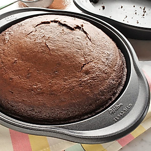 Wilton Advance Select 9 Inch Round Cake Pan; Made without PFAS, Extended Handles, Anti-Warping, Non-Stick Baking Pan With DuraLast™ Silicone-Infused Coating (Steel)