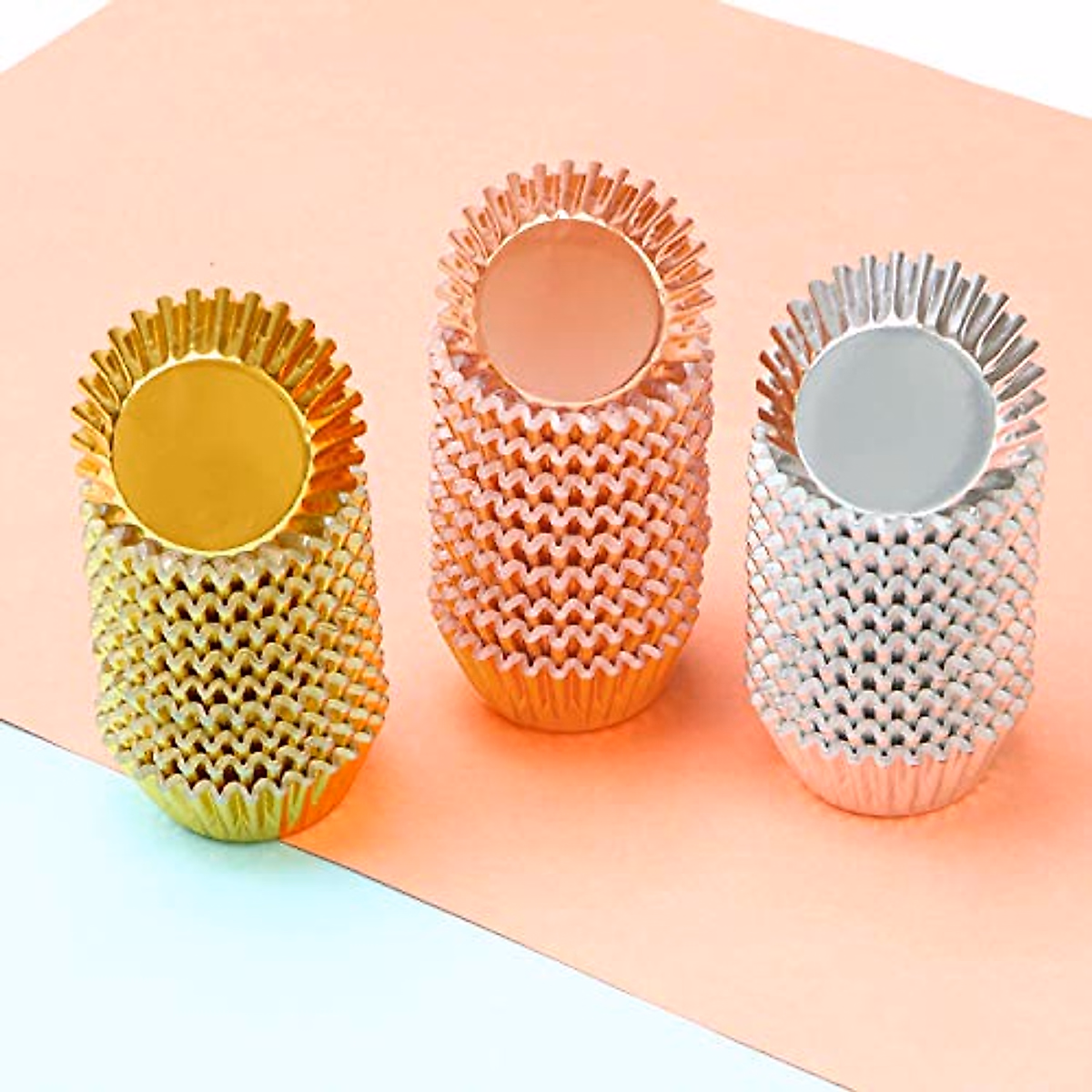 Elcoho 600 Pieces 1.25 Inch Mini Foil Metallic Cupcake Liners Muffin Paper Cases Baking Cups, Gold, Silver and Rose Gold