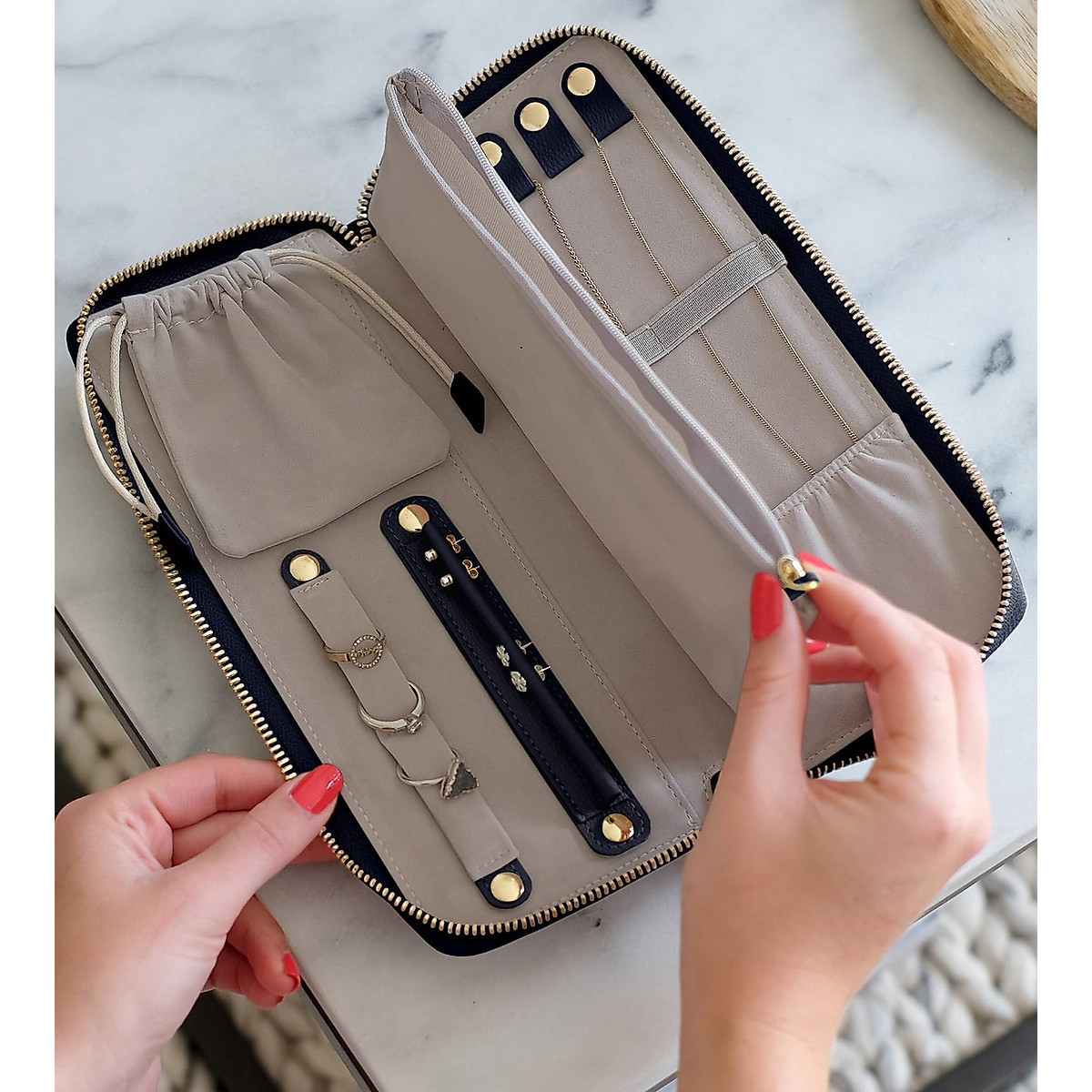 FEMIECHO Travel Jewelry Organizer Case - for Tangle-Free Necklaces, Earrings, Rings, Bracelets Storage, Travel Essentials, Fashion Portable Jewelry Travel bags for Women - Medium Black