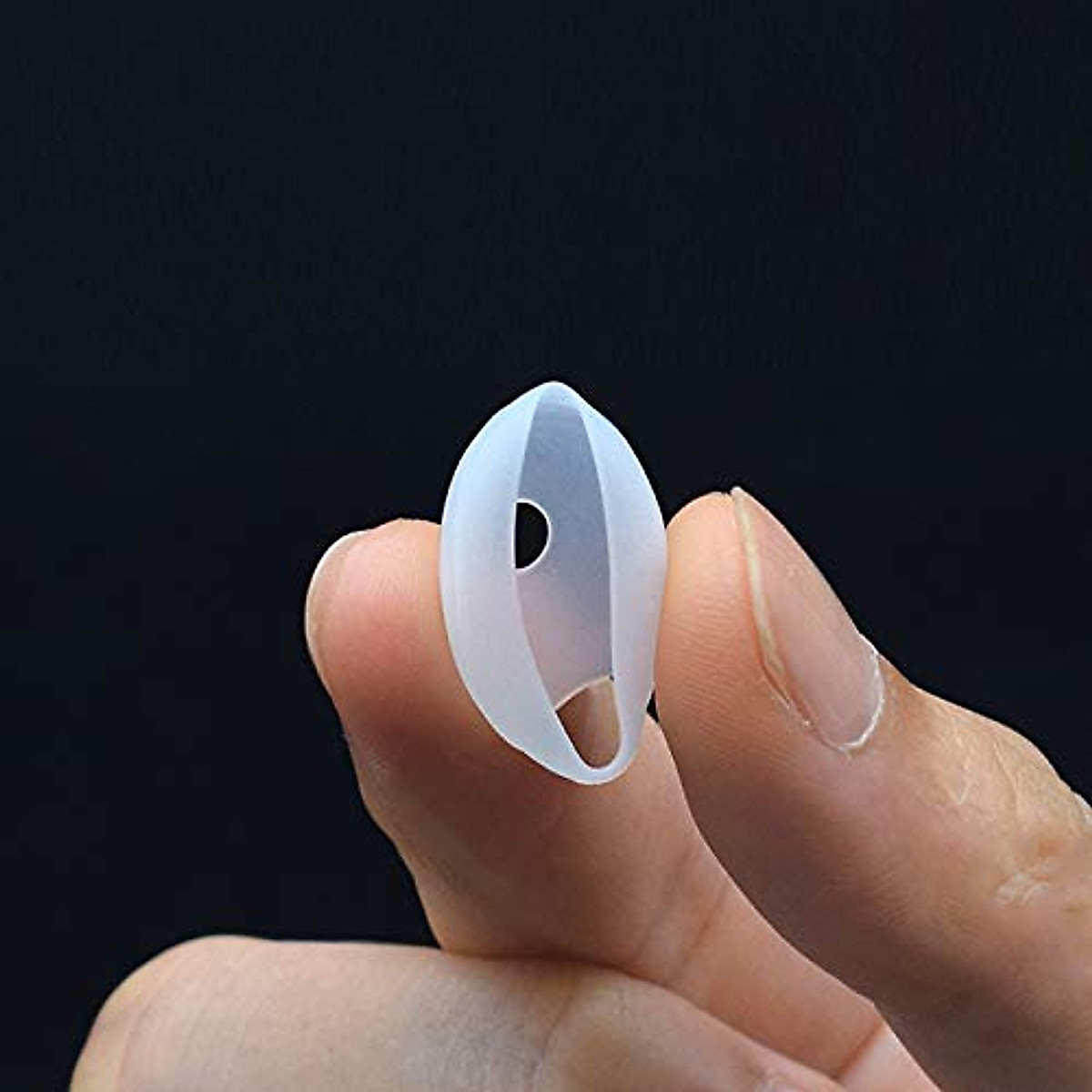 EKIND 4 Pcs Ear Cover Tips Anti-Slip Silicone Soft Replacement Sport Earbud Tips Compatible for iPhone 7 / 6S / 6 Plus / 5S / 5C / 5 Headphones Earphones Protective Accessories Tips (Clear)