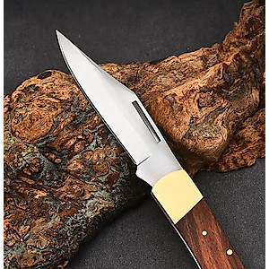 Generic Outdoor Camping Pouch Folding Knife - with 3.54-Inch Stainless Steel Blade, Sharp And Durable - Pocket Knife, Compact And Easy to Carry And Store, A Suitable Gift for Men And Women, Brown