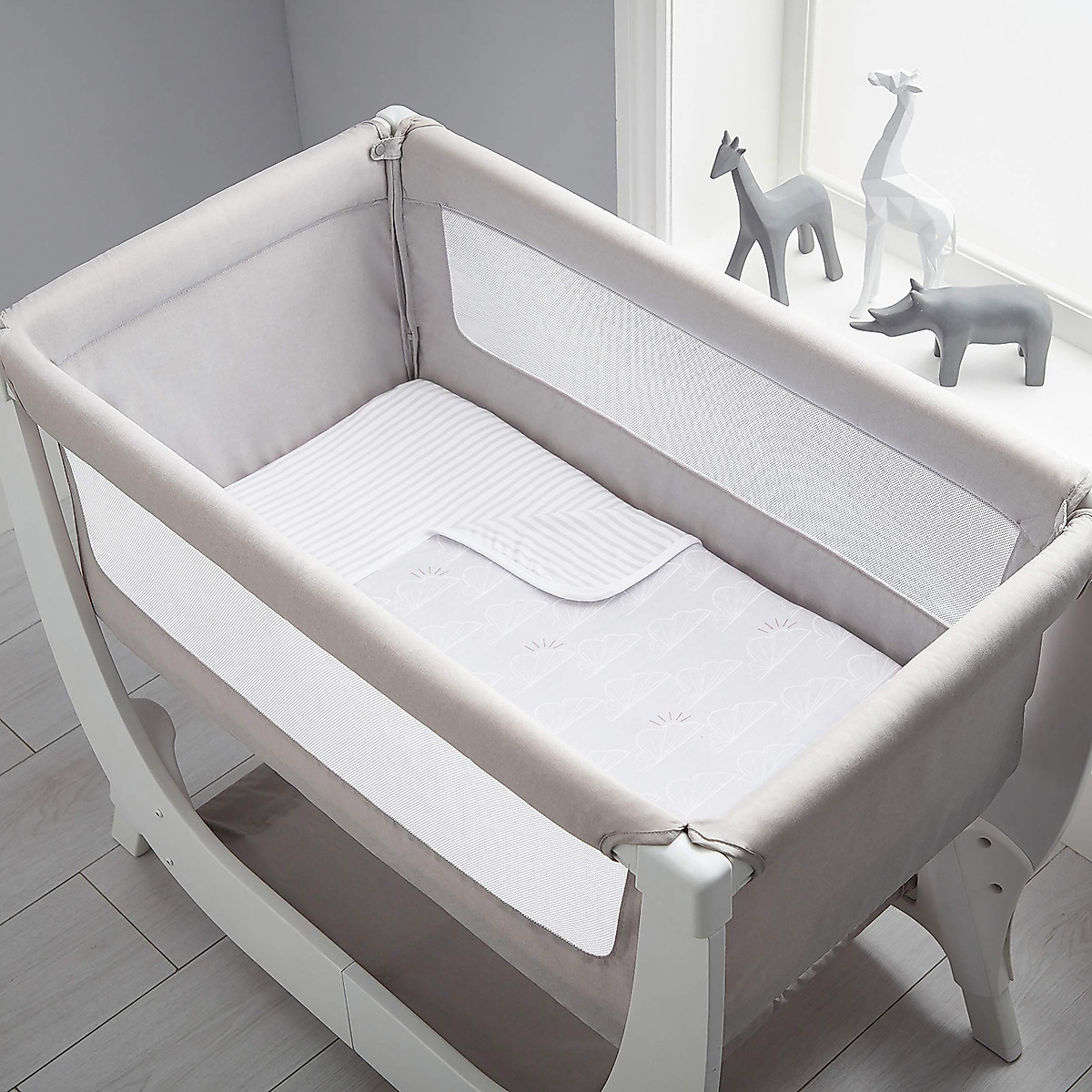 BEABA by Shnuggle Baby Bedside Sleeper Crib Bedding Set, Baby Bassinet Crib Sheets, Bassinet Sheets, Includes Fitted Crib Sheet and Baby Blanket, (Cloud)