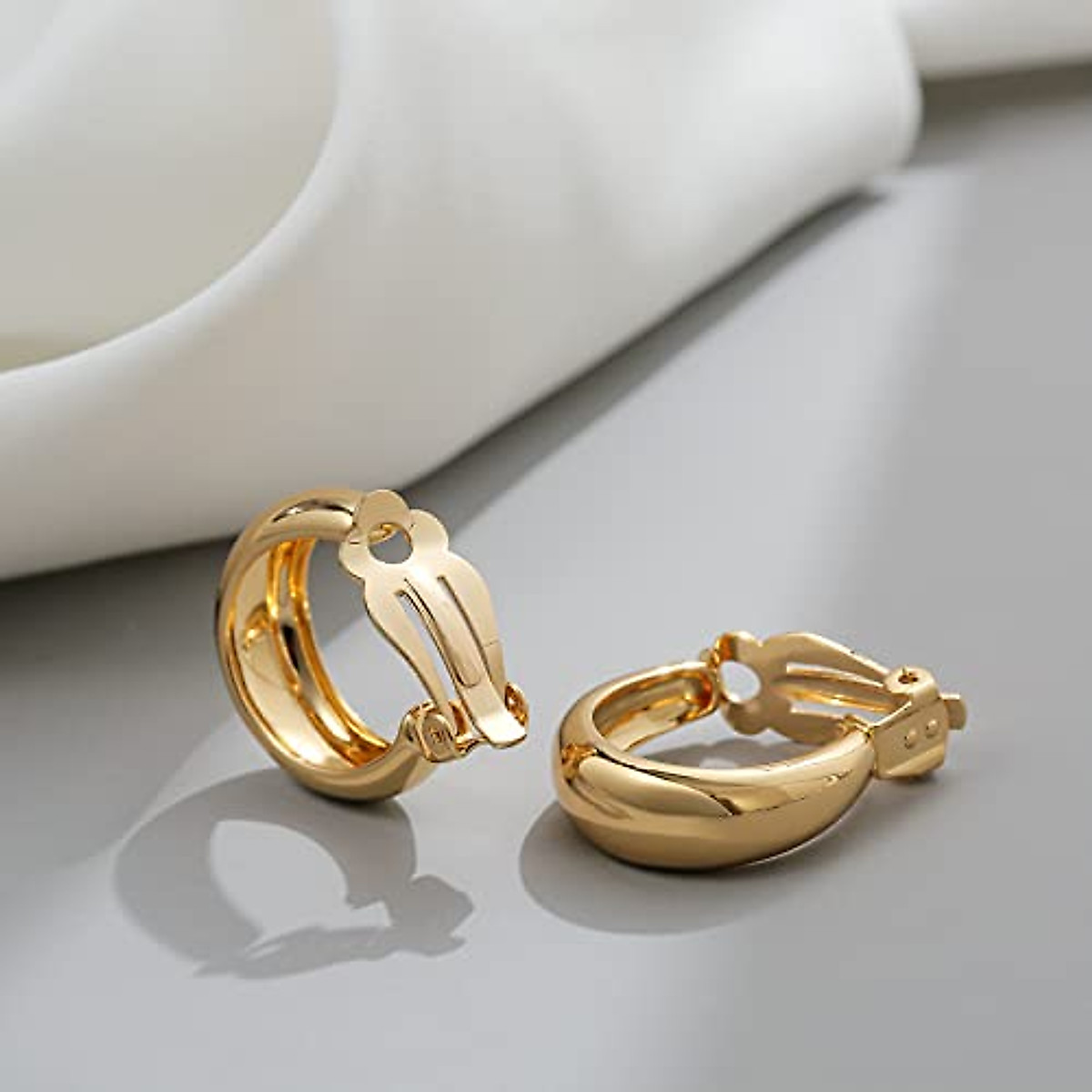 LILIE&WHITE Gold Clip on Earrings For Women Fashion Clip on Hoop Earrings No Piercing Earrings Clipon Earrings For Women