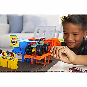 Hot Wheels Monster Trucks Blast Station Playset with 1:64 Scale Demo Derby Toy Truck & 3 Crushable Cars