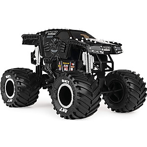 Monster Jam Official Max-D Monster Truck - Max-D Collector 1:24 Scale Die-Cast Vehicle - Chrome Rims and BKT Tread Tires for Use in All Playsets - Collectible for Fans & Birthday Parties