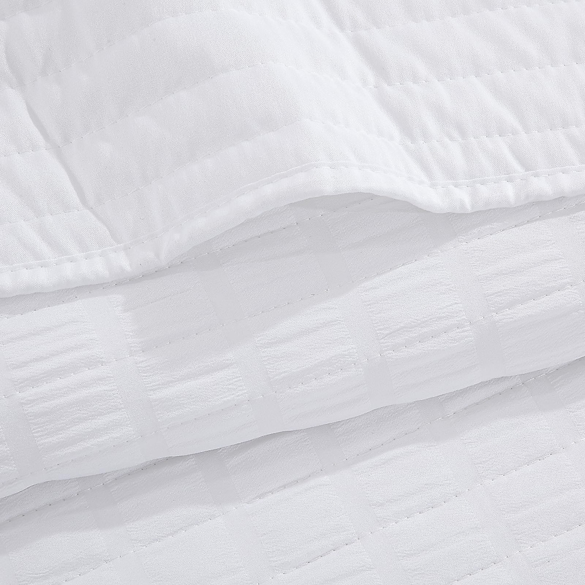 HOMBYS Oversized King Seersucker Bedspread 120”x128”, White Summer Quilt Set,Lightweight Bedding Cover with Shams for All Season, Microfiber Modern Style Bedspread & Coverlet Sets (1 Quilt, 2 Shams)