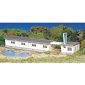 Bachmann Trains - PLASTICVILLE U.S.A. BUILDINGS – CLASSIC KITS - MOTEL with POOL - HO Scale