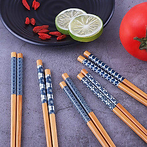 Antner 5 Pairs Natural Bamboo Chopsticks Reusable Classic Japanese Style Chop Sticks Gift Sets, Dishwasher Safe, 8.8 Inch/22.5cm