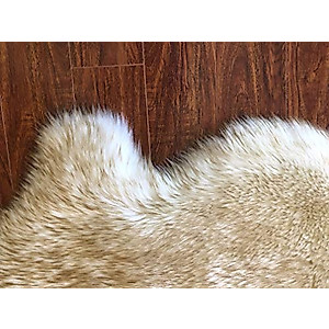 LAMBZY Faux Sheepskin Hypoallergenic Free Shape Silky Shag Rug, Luxury Shaggy Silky Plush Carpet for Bedrooms Rugs Living Room Sofa Floor Rugs (Quarto 4 Pelts 4'x6', 120x180cm White with Brown Tips)