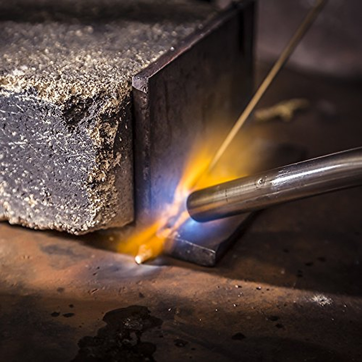 Bernzomatic BZ8250HT Reach Hose Torch, Trigger-Start Hose Torch with Included Holster For Fuel Canister