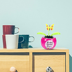 BESPORTBLE 2pcs Solar Dashboard Butterfly Dancing Bobblehead Butterflies Figurine Car Dash Shaking Action Figure Auto Vehicle Dash Decoration