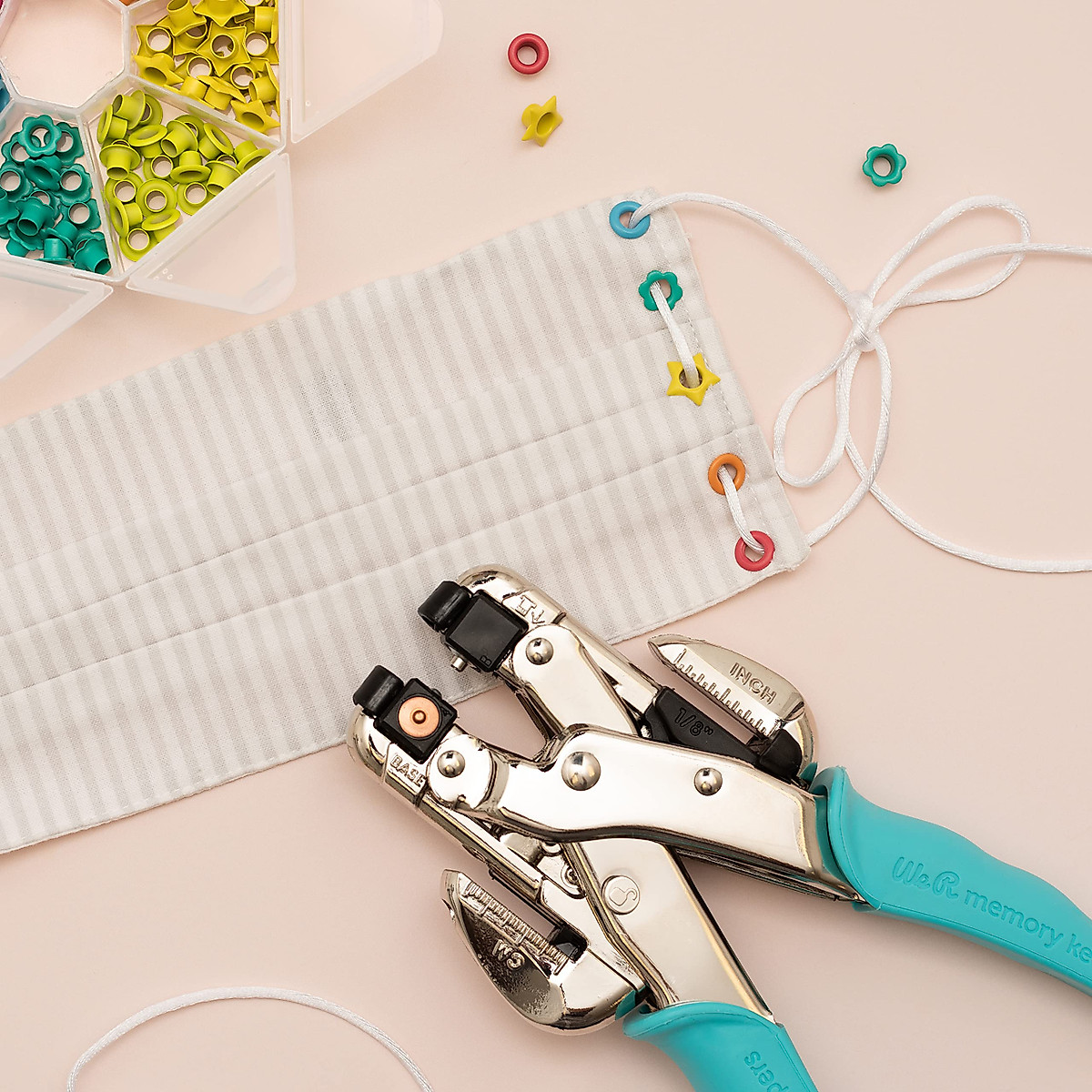 Crop-A-Dile Eyelet by We R Memory Keepers | Blue Comfort Handle