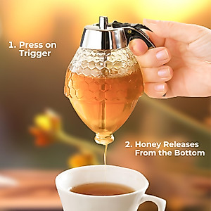 Hunnibi Honey Dispenser PLUS - No Drip Glass with STAINLESS STEEL TOP - Syrup Dispenser Glass - Beautiful Honey Pot - Honey Jar with Stand