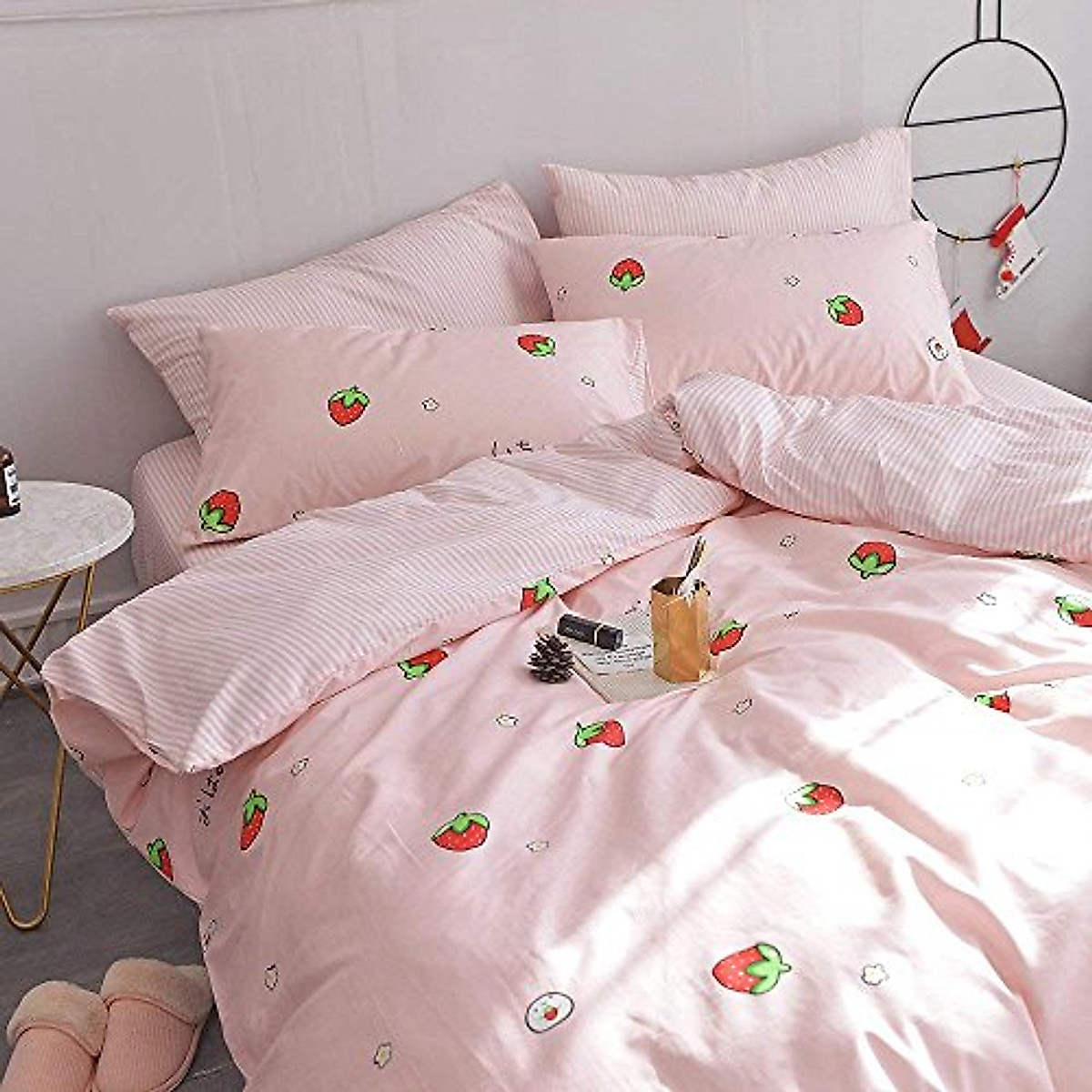 AOJIM Duvet Cover Set Pure Cotton Cute Pink Anime Bedding Set 3 PCS with Zipper Closure, 1 Kawaii Strawberry Duvet Cover and 2 Pillowcases, Japanese Style Quilt Cover Queen, No Comforter