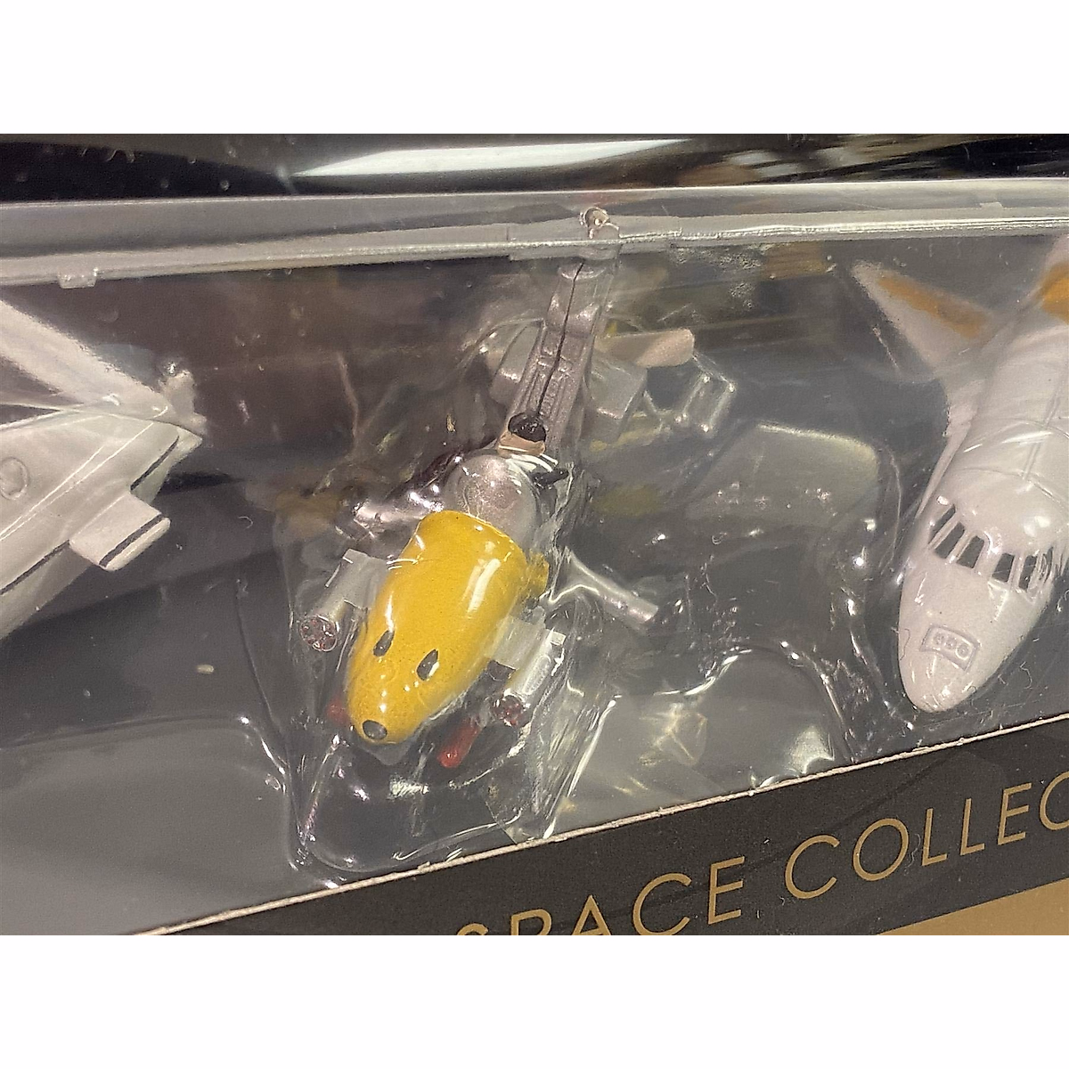 Corgi Diecast Model Cars - TY99283 Corgi James Bond Air, Sea & Space Collection - Fit the box Pre-Built Model Vehicles Toy, Classic Metal Die Cast Collectible, Auto Toys Models for Adults - Black