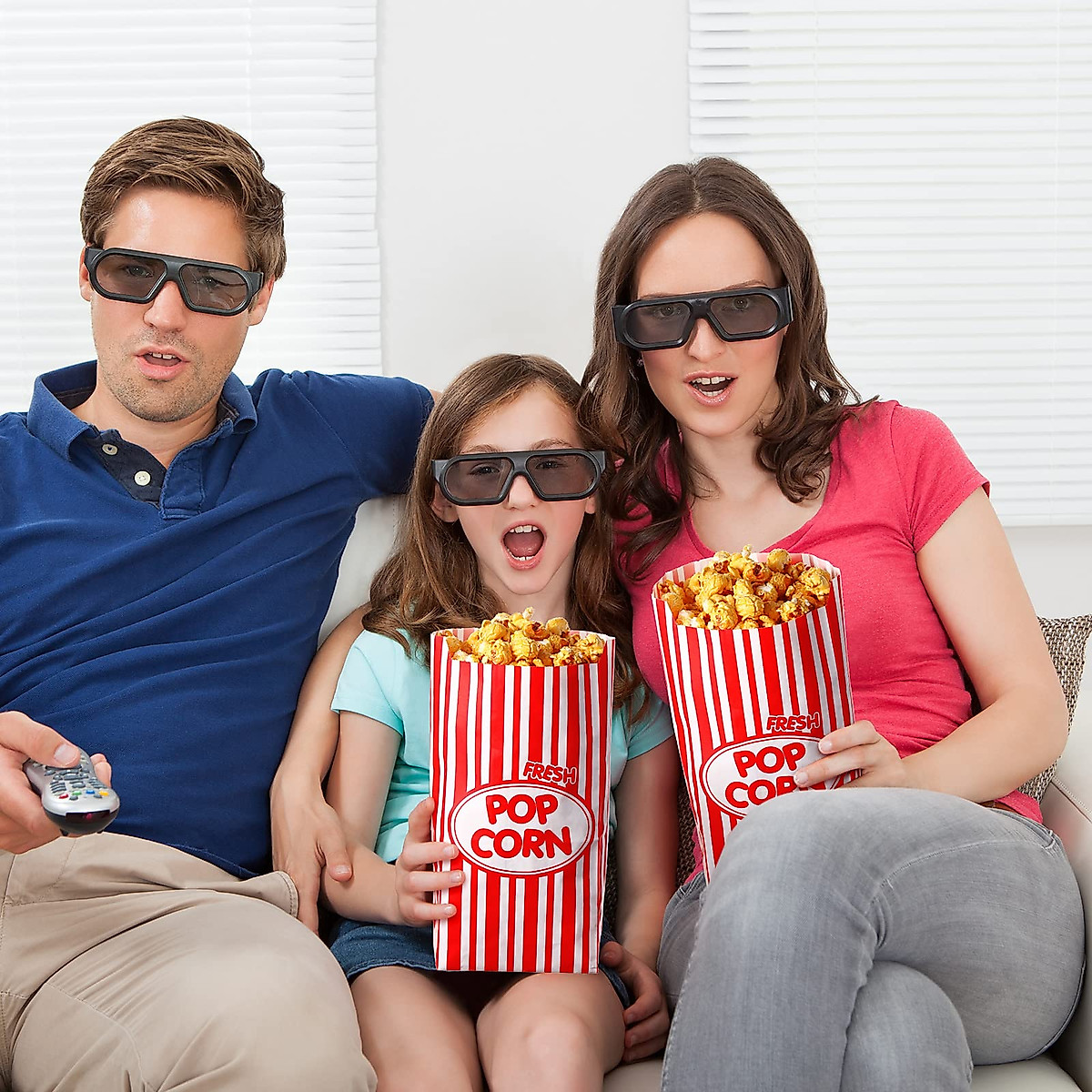 300 Pcs Popcorn Bags Popcorn Boxes Paper Red and White Movie Popcorn Bags for Carnival Movie Theme Party Supplies (5.51 x 1.97 x 11.22 Inches)