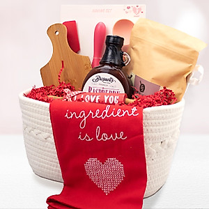 MagicWater Supply Crinkle Cut Paper Shred Filler (4 oz) for Gift Wrapping & Basket Filling - Red