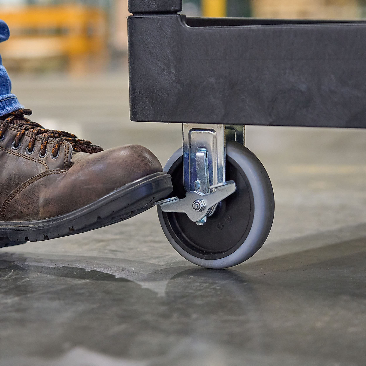 Rubbermaid Commercial Products 2-Shelf Utility/Service Cart, Medium, Lipped Shelves, Ergonomic Handle, 500 Lbs Capacity, for Warehouse/Garage/Cleaning/Manufacturing (FG452088BlA)