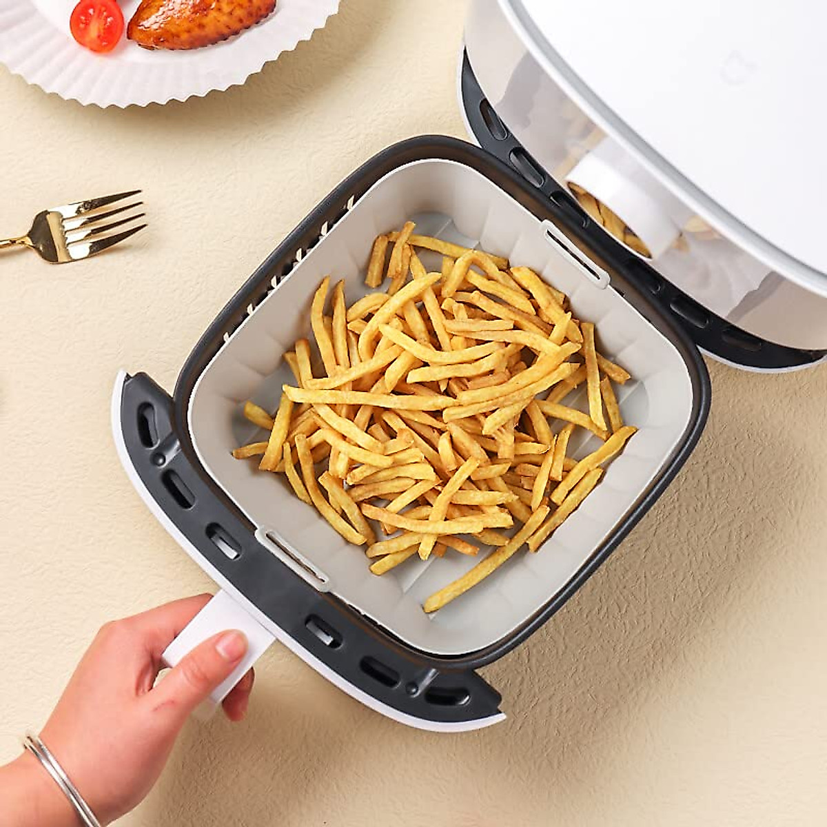 Mirenlife 2Pcs Air Fryer Silicone Liners, Square Silicone Air Fryer Liners, Reusable 8 Inch Silicone Air Fryer Basket, Easy Cleaning Air fryer Silicone Pot for 4 to 7 QT Air Fryer