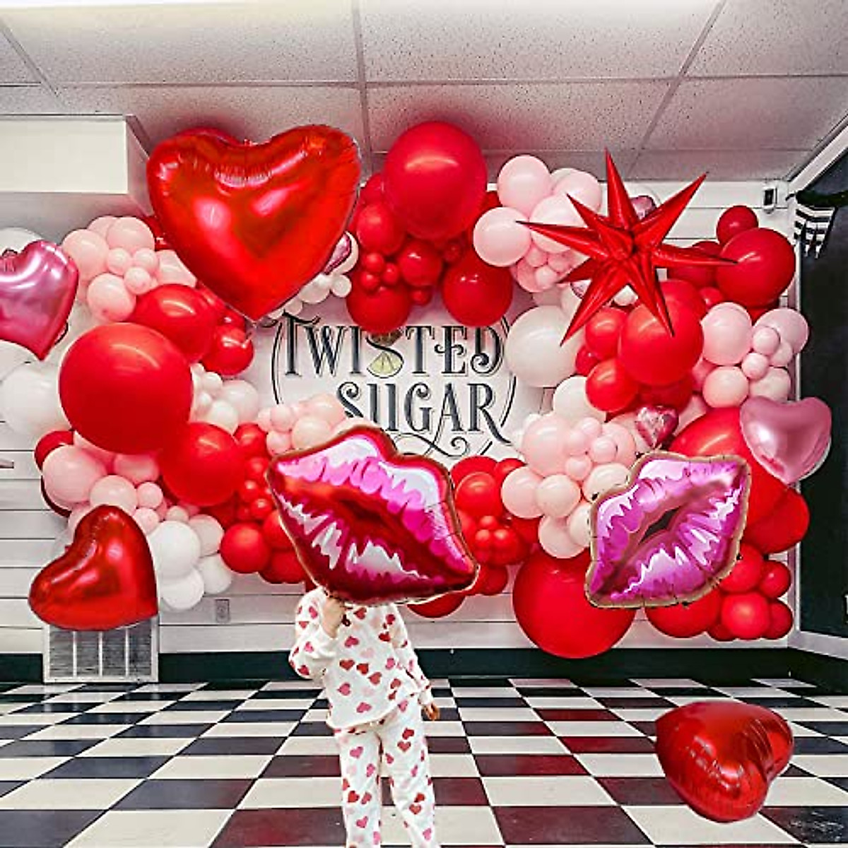 Pink and Red Balloon Garland kit 125PCS Valentines Day Balloon Arch with Heart Shape Balloons and Lip Starburst Balloons For Valentines decorations Girl birthday Party Lady Nignt Proposal engagement supplies