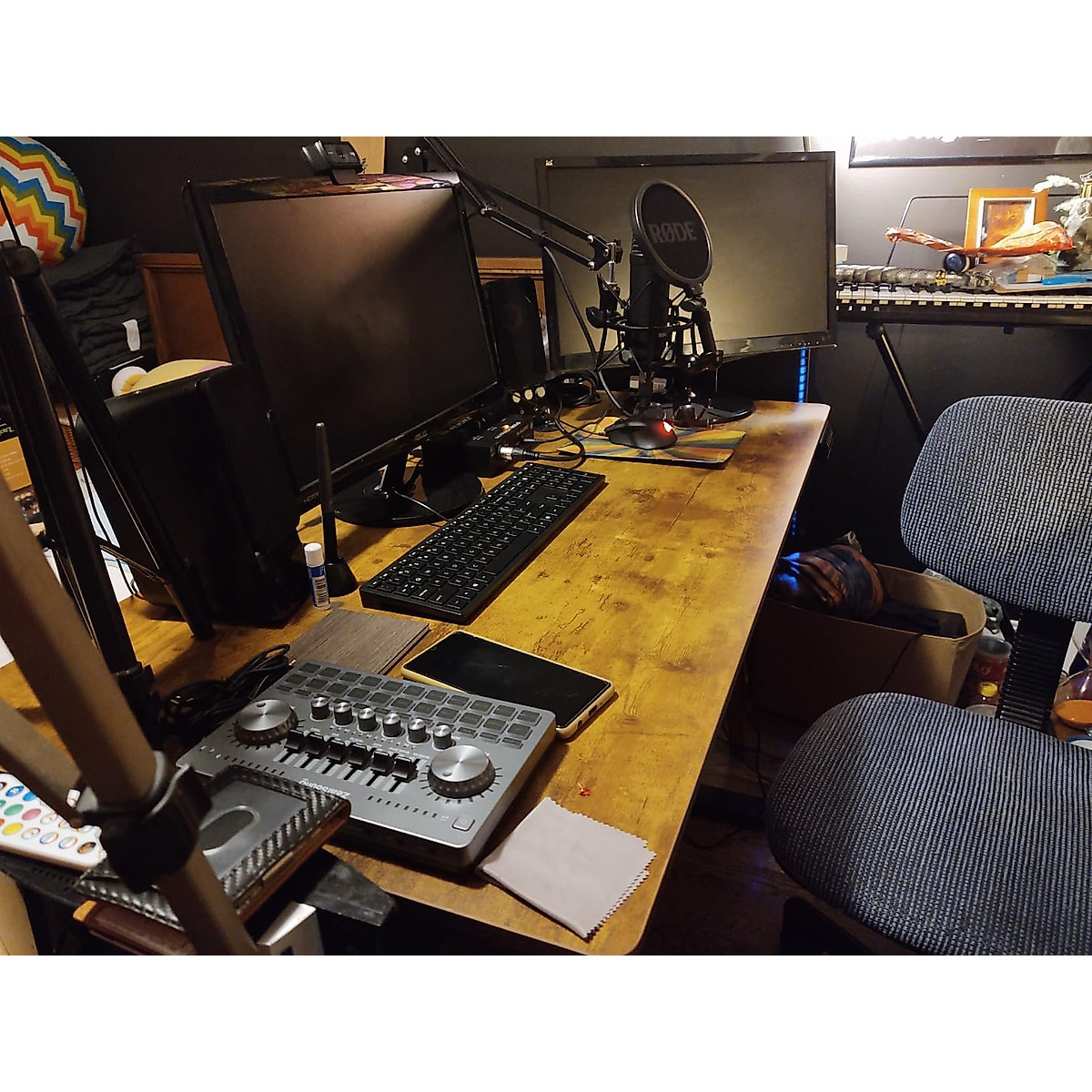 Marsail Electric Standing Desk, 55 * 24 Inch Height Adjustable Sit Stand up Desk with 3 Memory Preset, Headphone Hook Computer Desk Workstation for Home Office, Treadmill Pad