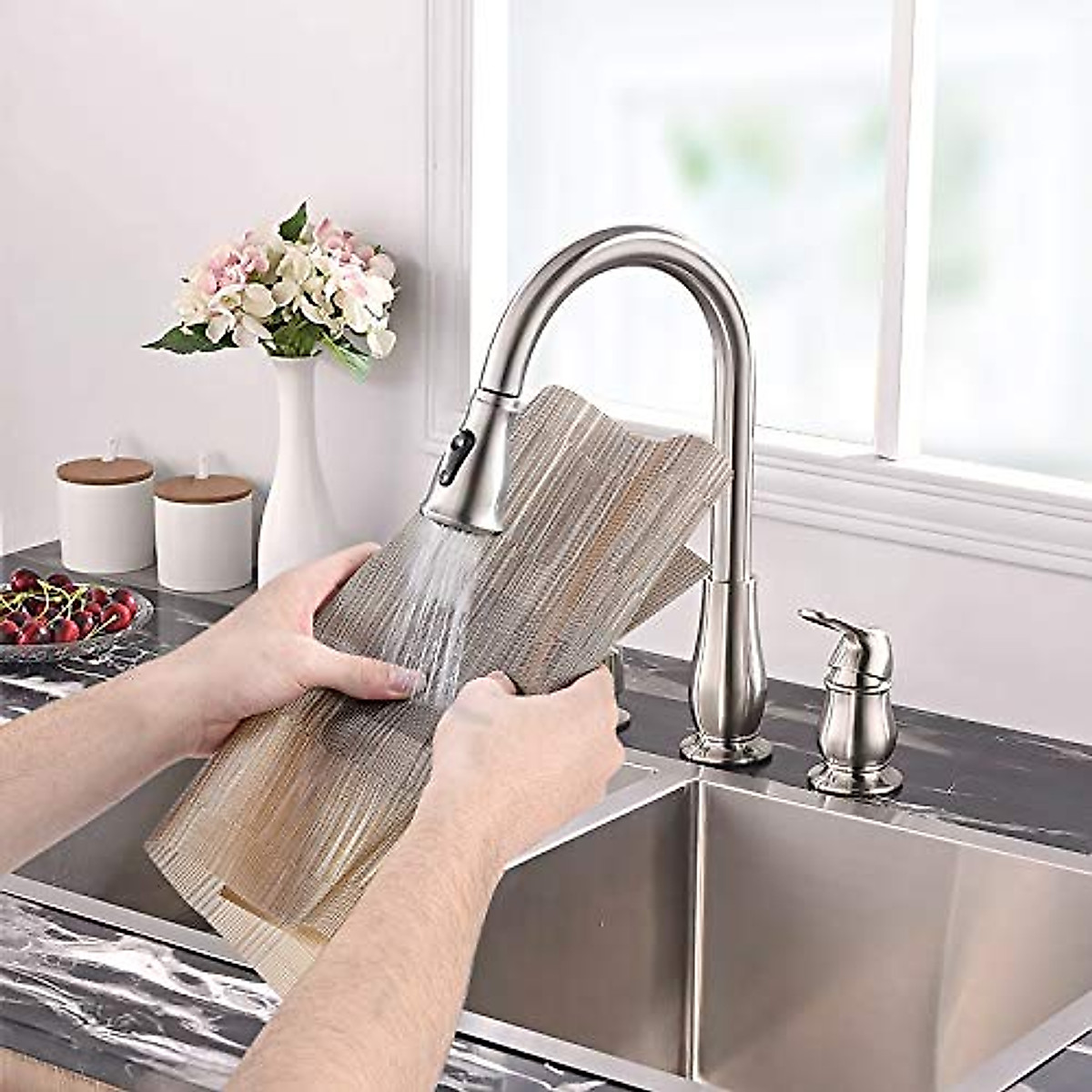 Aofmee Placemats, Placemats Set of 6, Heat Resistant Place Mats, Washable PVC Table Mats, Woven Vinyl Plastic Placemats for Dining Table, Non-Slip Stain Resistant Kitchen Table Placemats Easy to Clean